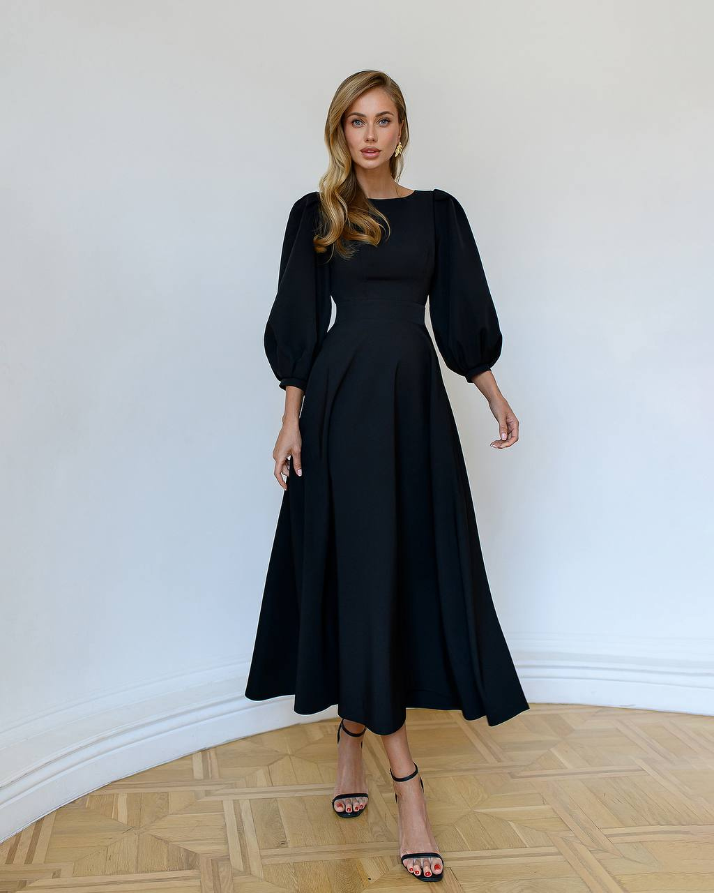 Czarna sukienka midi elegancka z bufiastymi rękawami, rozkloszowana, zawiązywana na kokardę ...